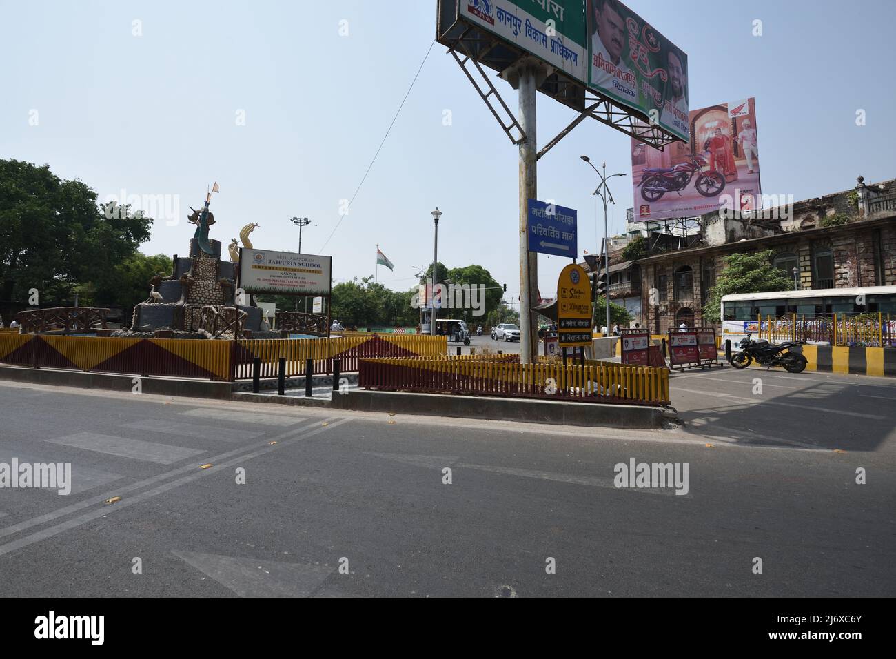 Mall road and Neil road junction. Phool Bagh, Kanpur, Uttar Pradesh ...