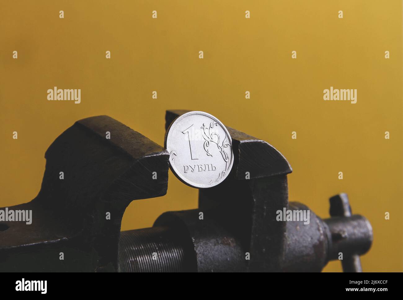 Coin in a vice. The collapse of the ruble. Falling exchange rates. The ...
