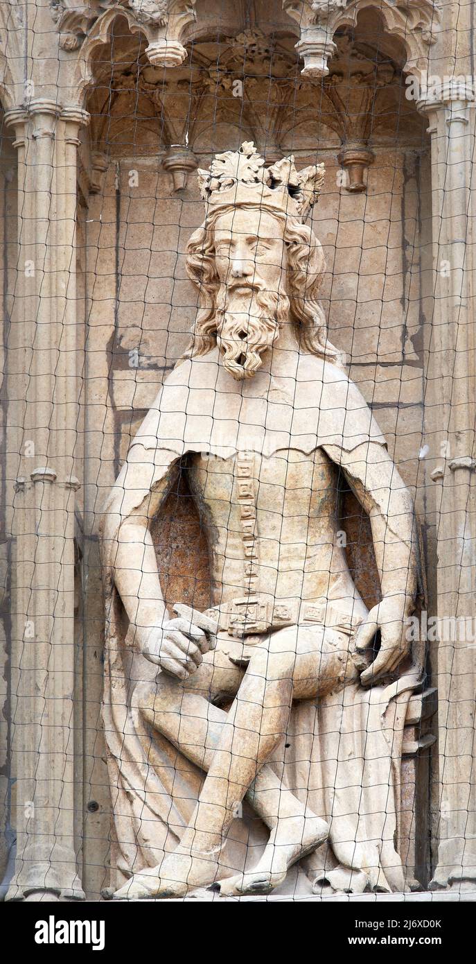 Statue of a seated english king (with crown and beard) above the west ...