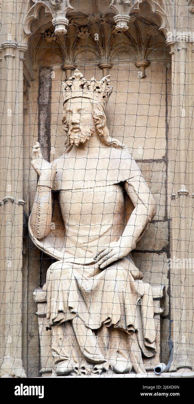 Statue of a seated english king (with crown and beard) above the west ...