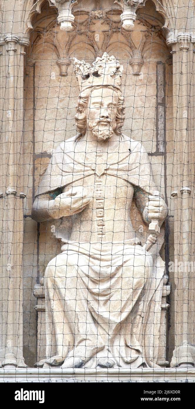 Statue of a seated english king (with crown and beard) above the west ...