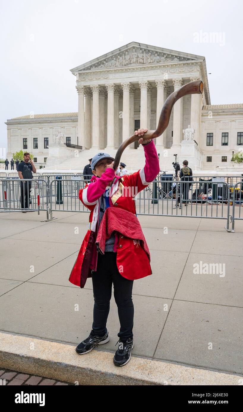 Shofar and woman hi-res stock photography and images - Alamy