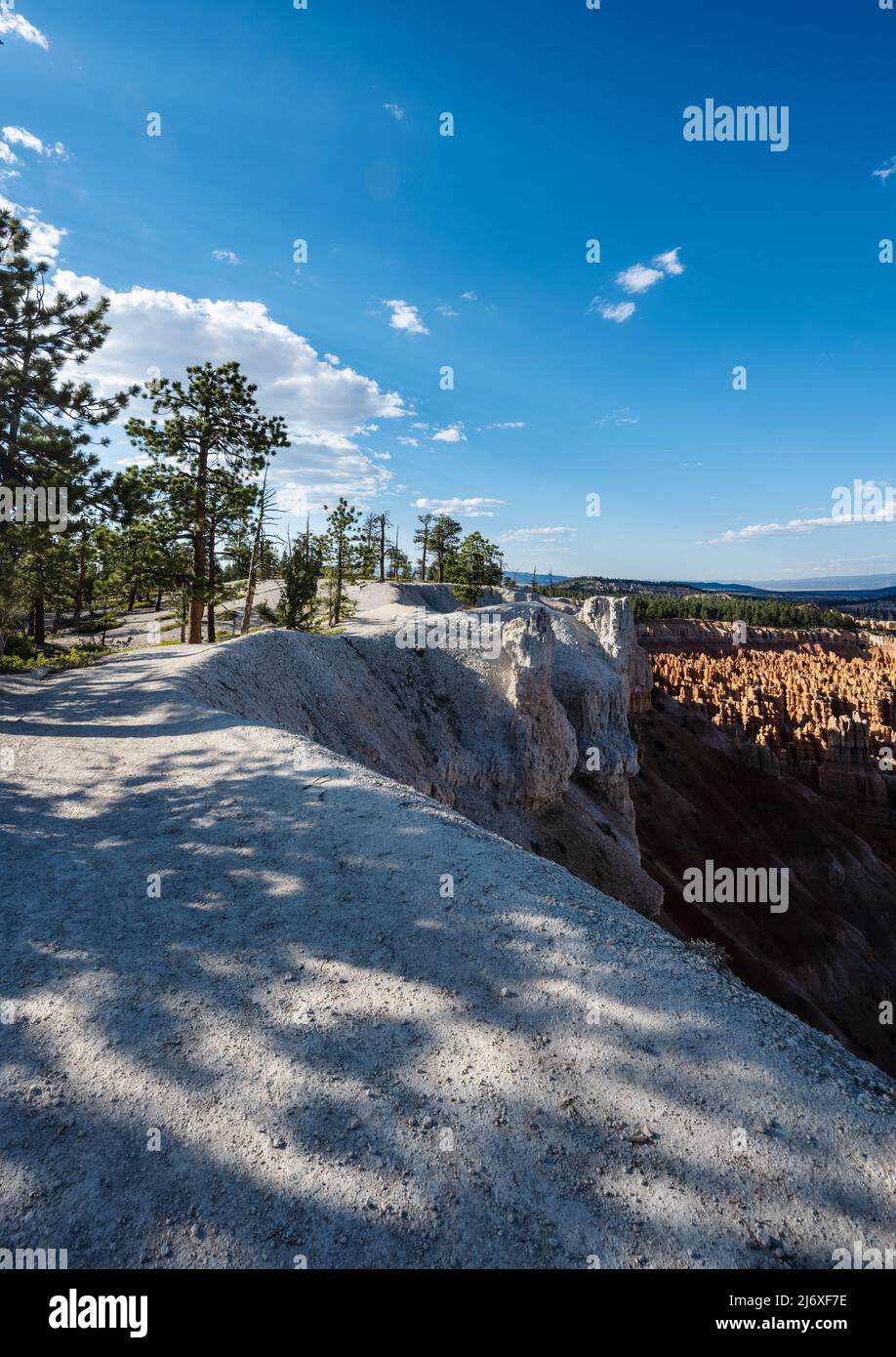 Trail from sunset point to sunrise point, Bryce Canyon National Park ...
