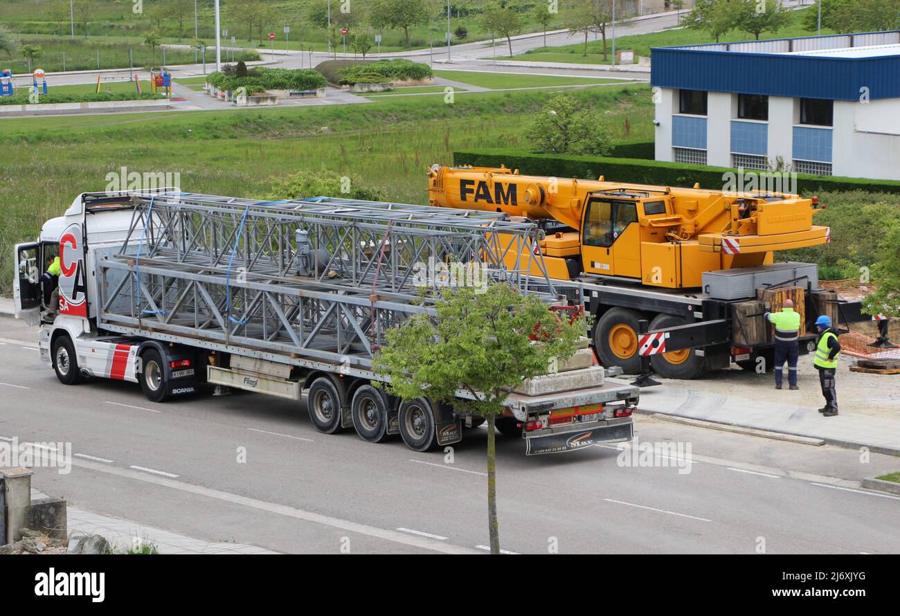 Lorry mounted hoist hi-res stock photography and images - Alamy