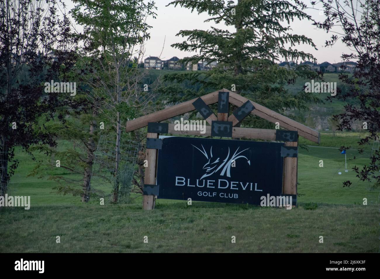 Golf club course entrance sign hi-res stock photography and images - Alamy