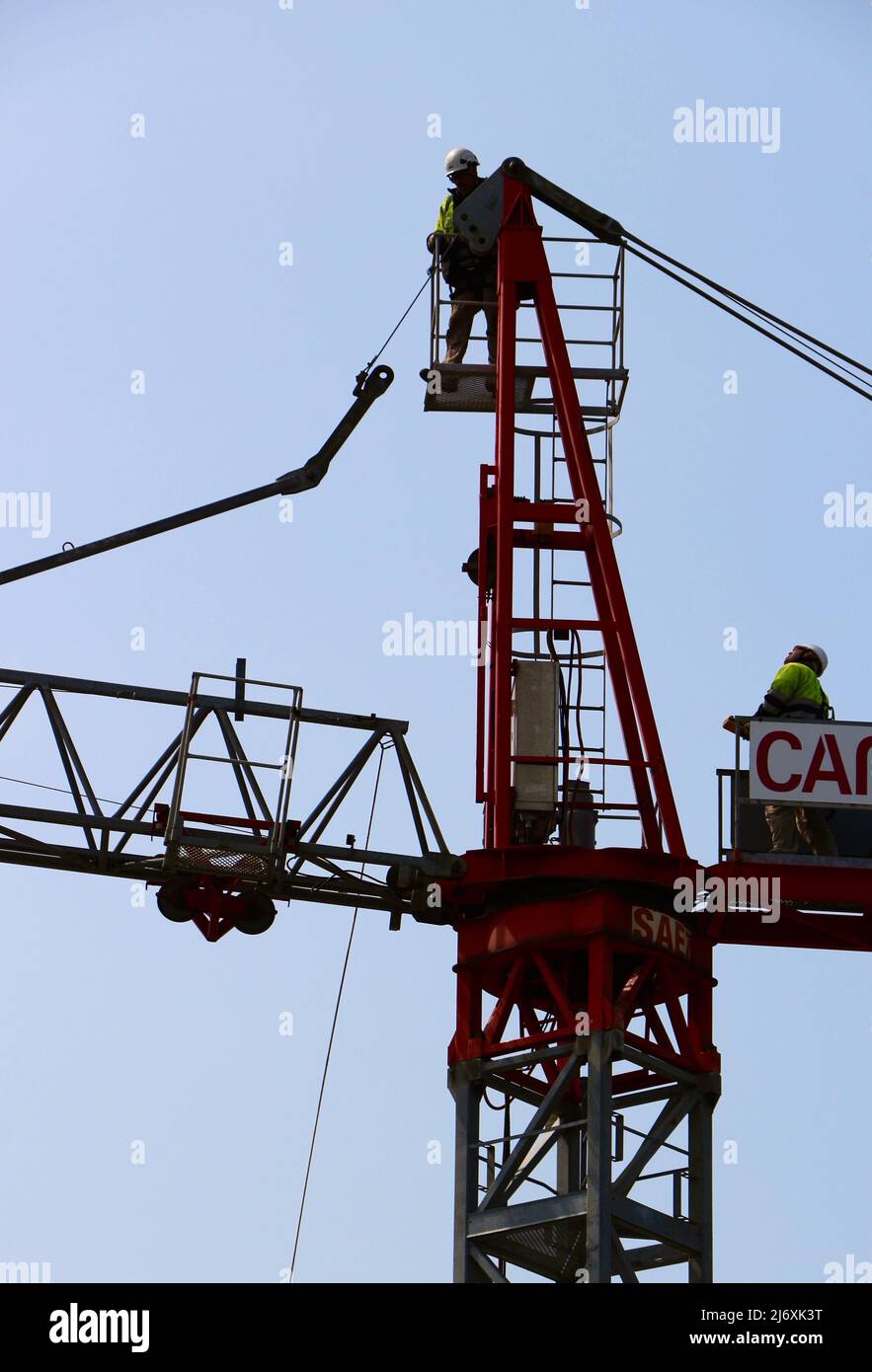 Fixing a jib suspension rod during the assembly of a tower crane ...