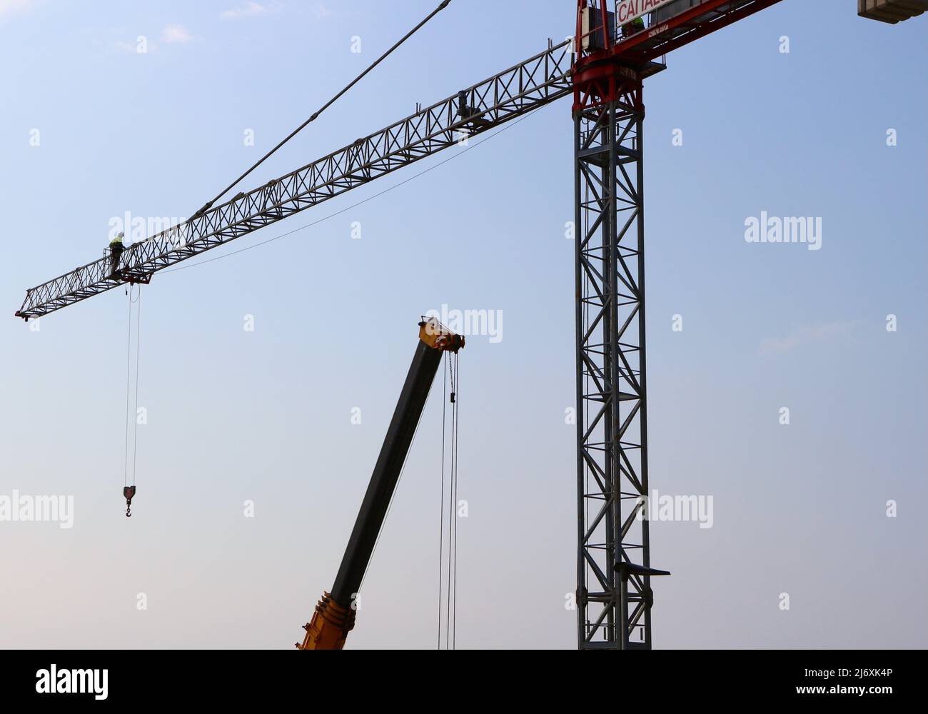 Rigger crane hi-res stock photography and images - Alamy