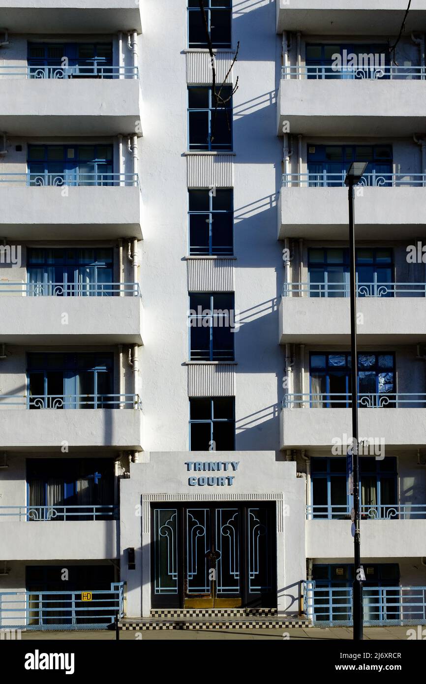 Trinity Court, Gray’s Inn Rd, London. Art Deco, built between 1934 ...