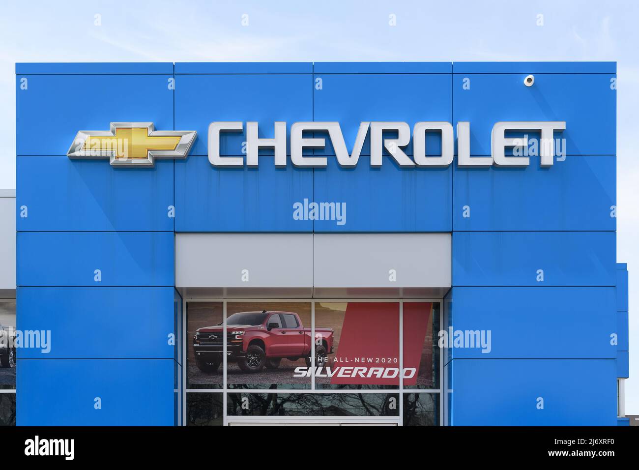 Chevrolet sign in a car dealership Stock Photo - Alamy
