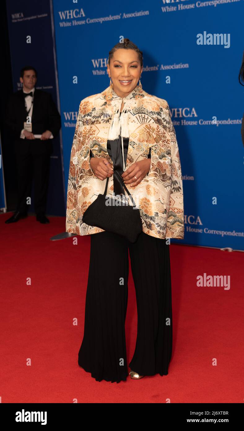 Arthel Neville is a weekend anchor for Fox News here walking the red ...