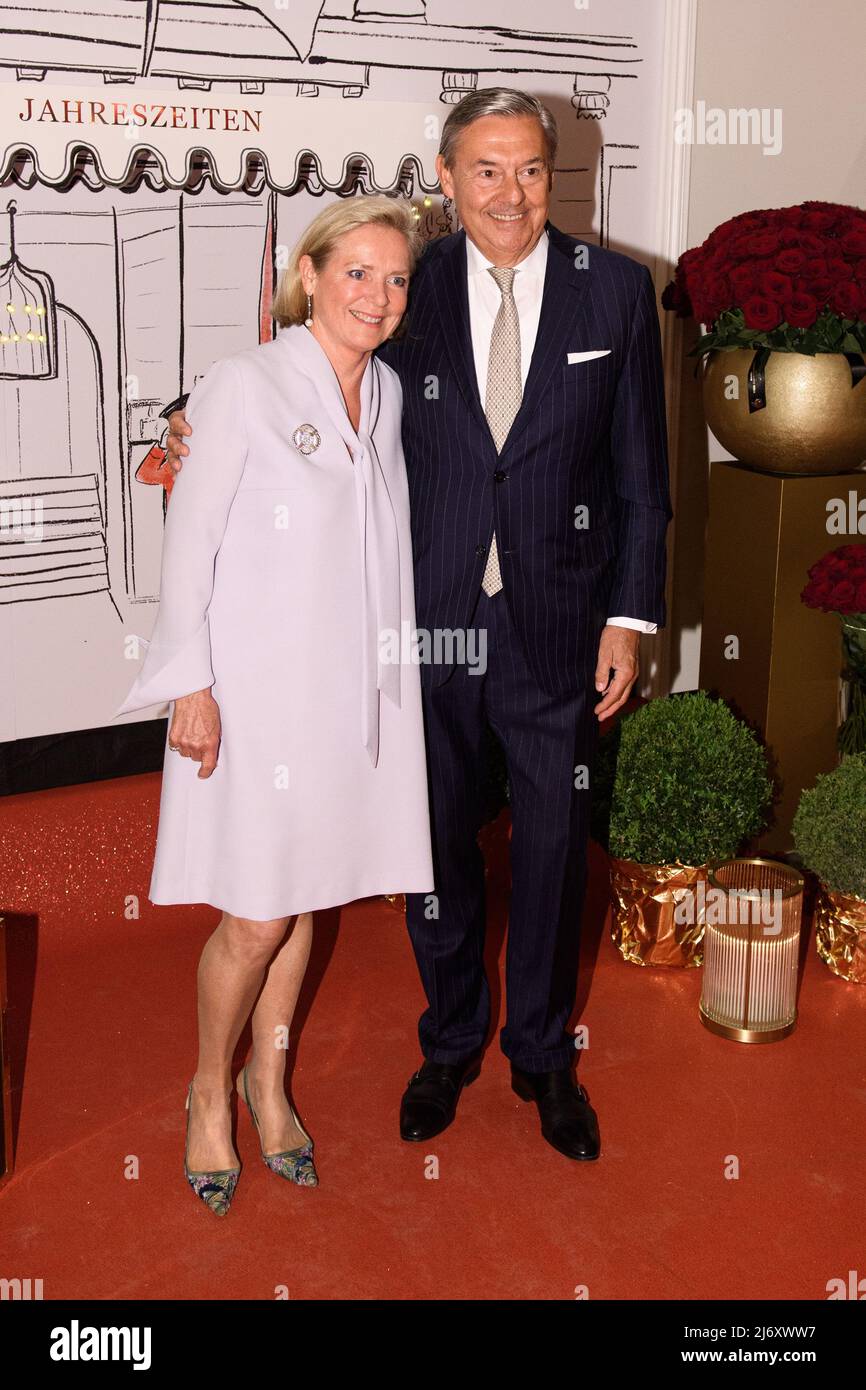 04 May 2022, Hamburg: Michael Behrendt, former CEO of Hapag Lloyd, and ...