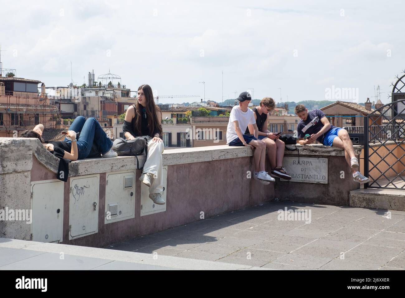 Girls of the spanish steps hi-res stock photography and images - Alamy