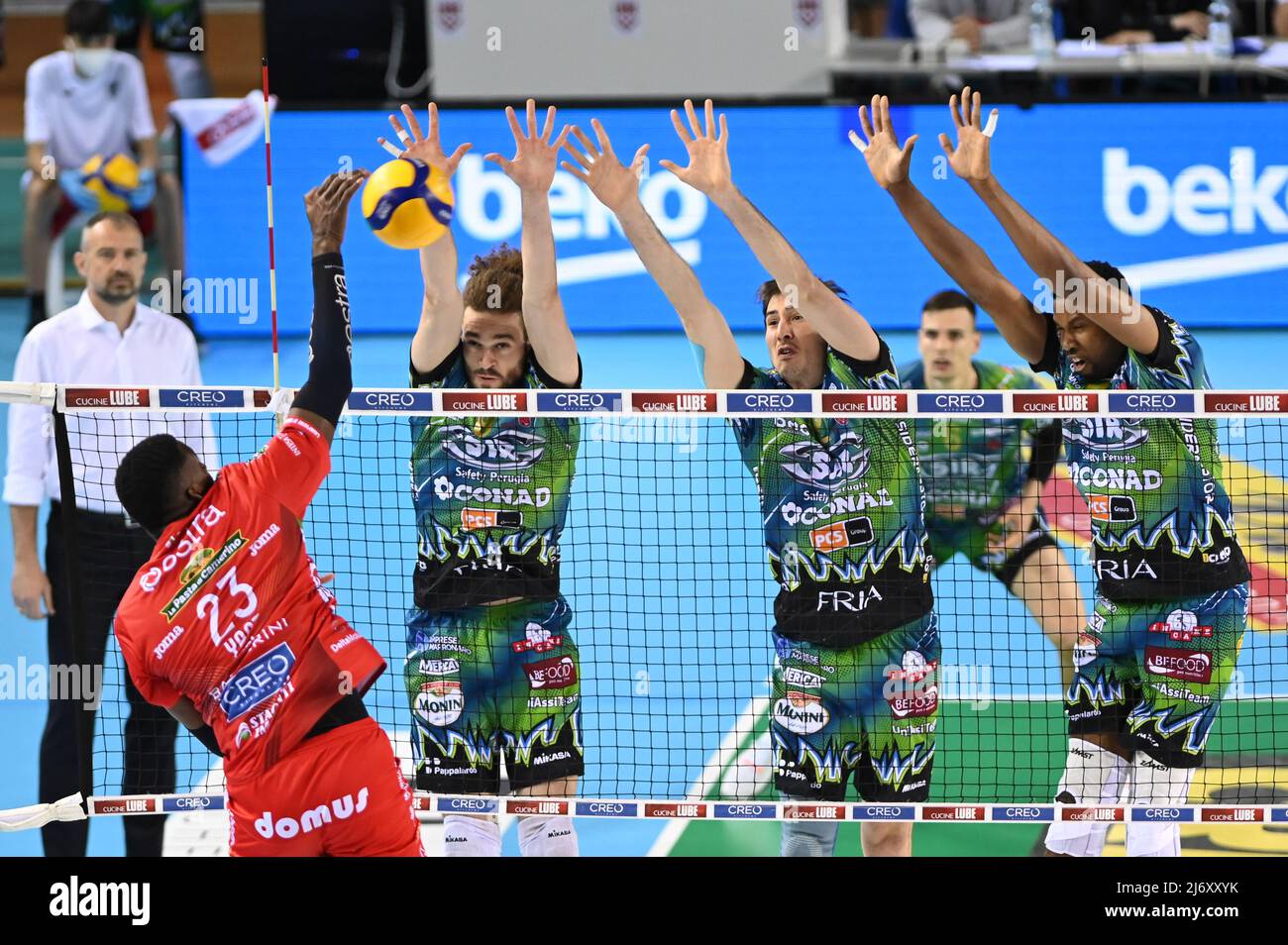 Marlon yant volleyball hi-res stock photography and images - Alamy