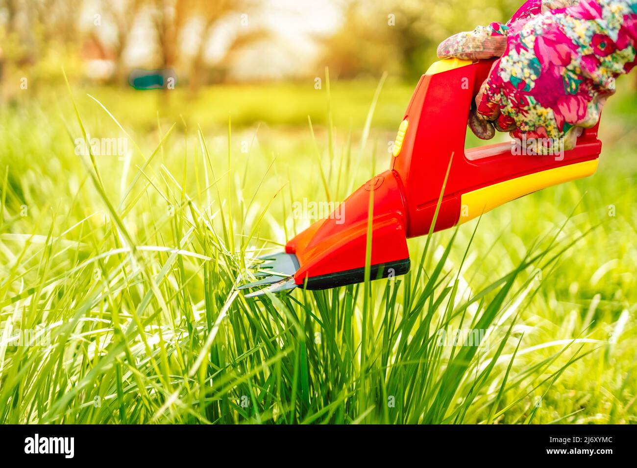 Farmer cutting field hedge hi-res stock photography and images - Alamy