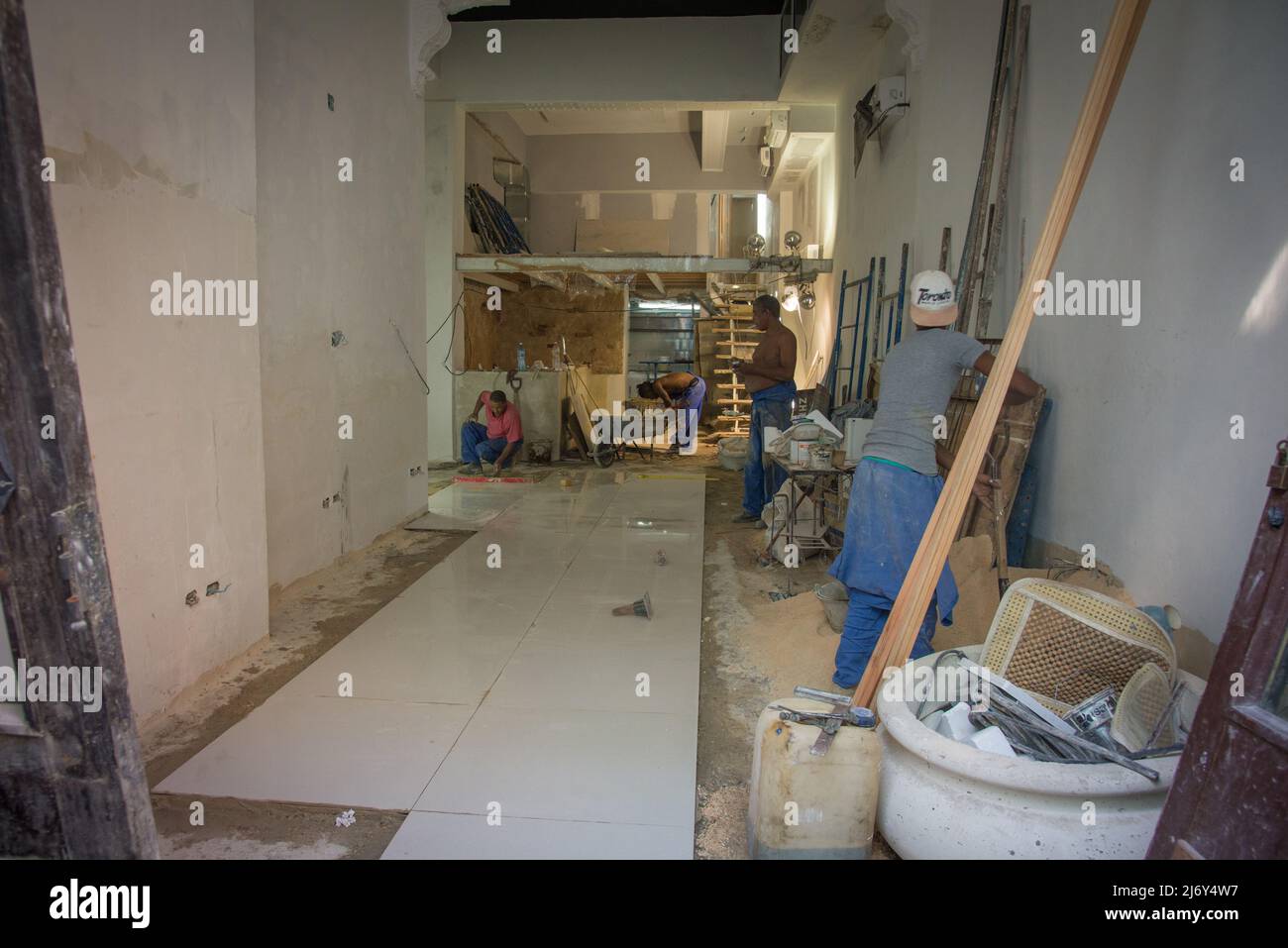 Havana restoration hi-res stock photography and images - Alamy