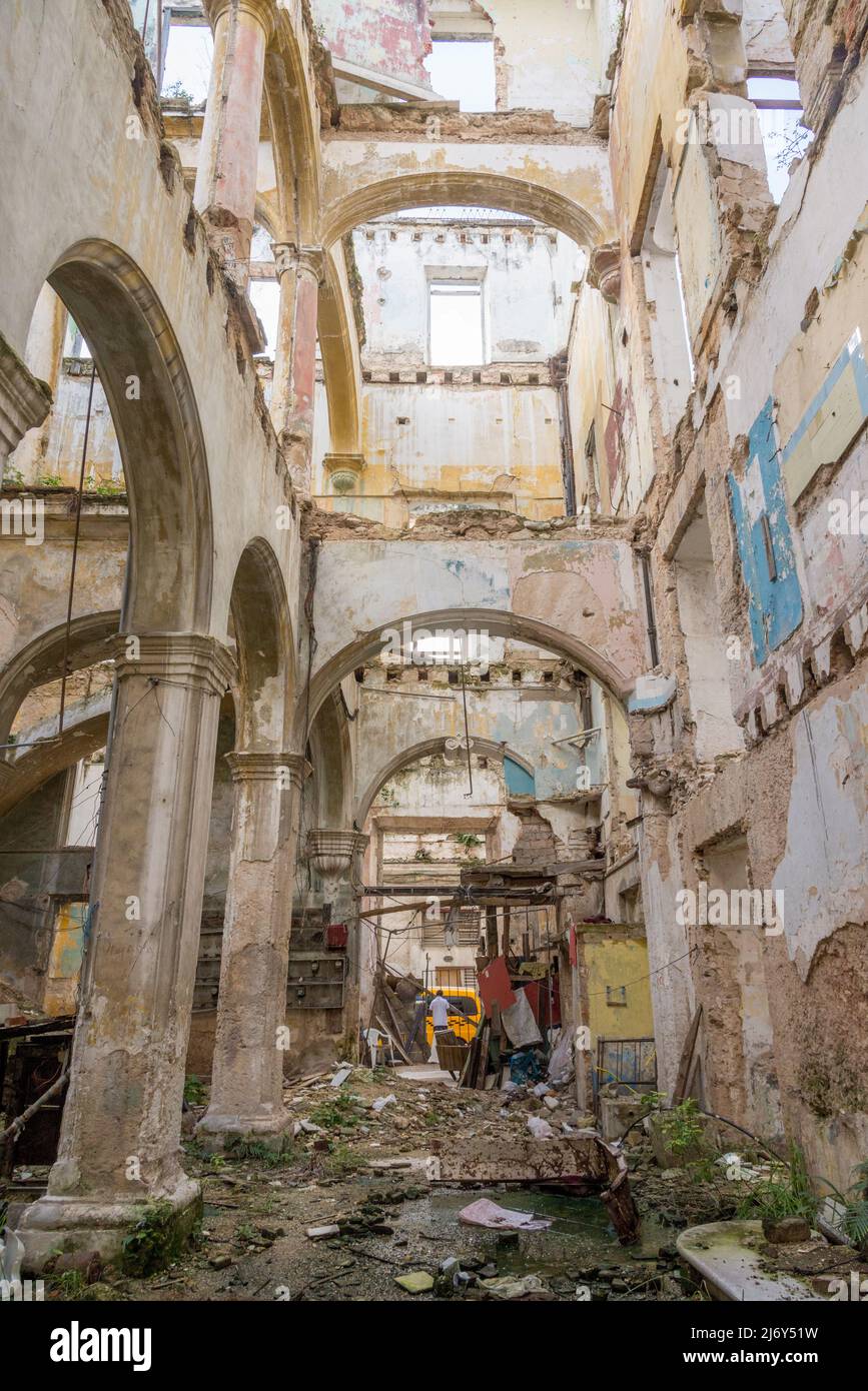 Havana, Cuba - Abandoned building in Havana Stock Photo - Alamy
