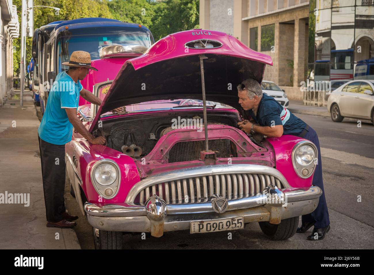 Car with no engine hi-res stock photography and images - Alamy