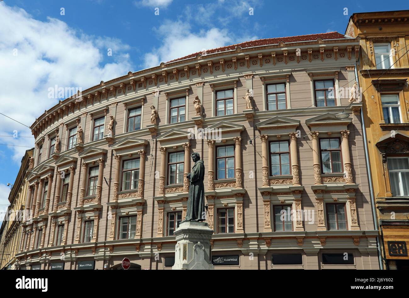 Statue of Andriji Miosic and facade of 1 Metnicka Ulica in Zagreb Stock ...