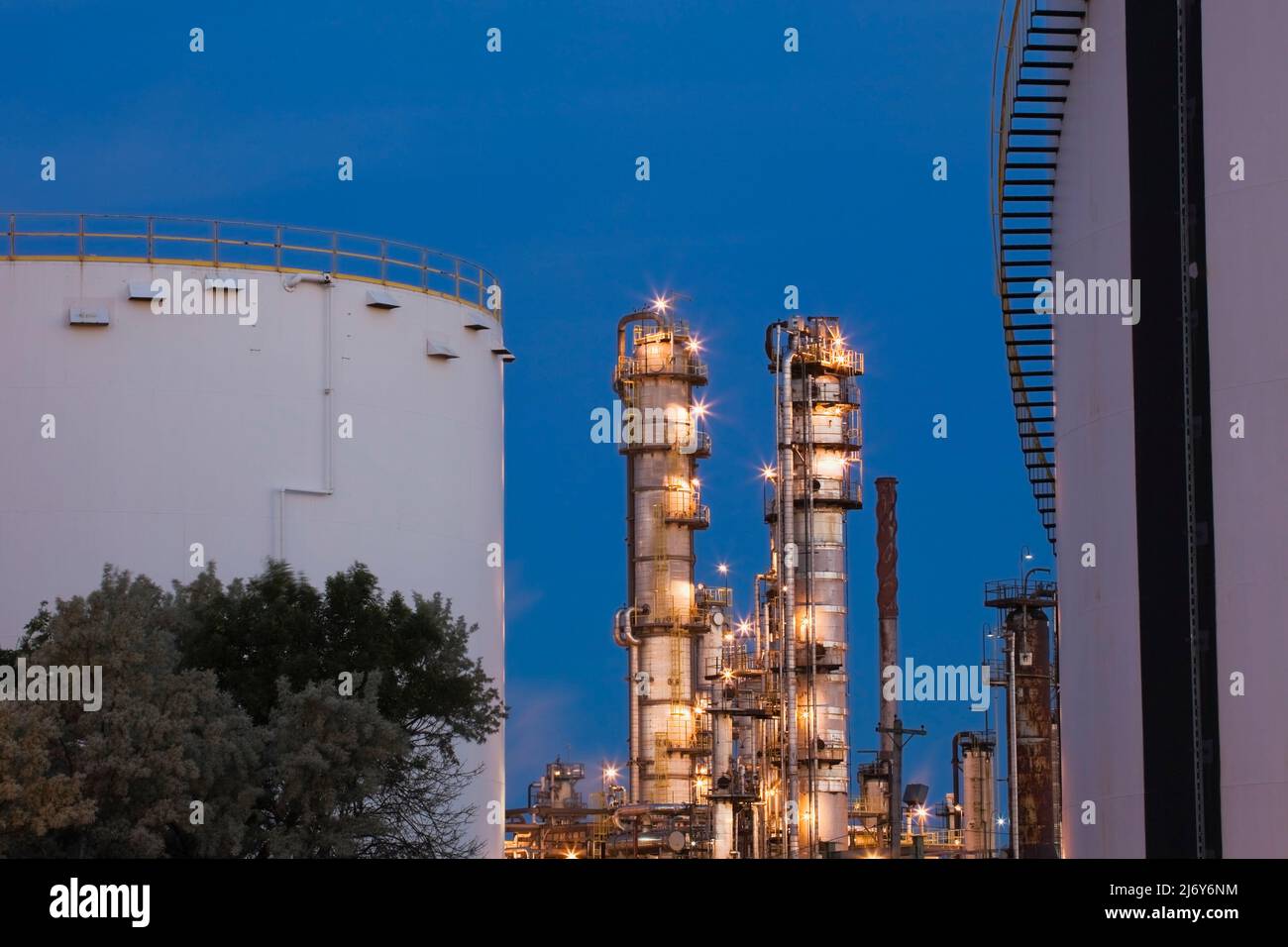 Oil refinery plant montreal quebec hi-res stock photography and images ...