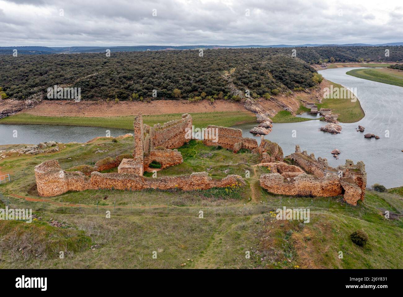 Castrotorafe is a depopulated Spanish in the province of Zamora, in the ...