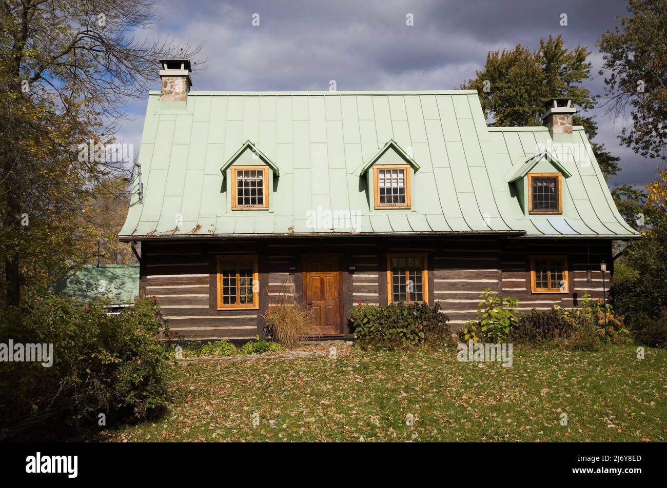 Old 1800s Canadiana style log home with landscaped front yard in autumn ...