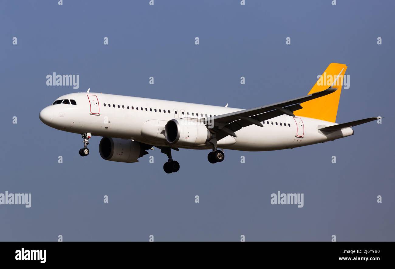 Airplane lands airport private hi-res stock photography and images - Alamy