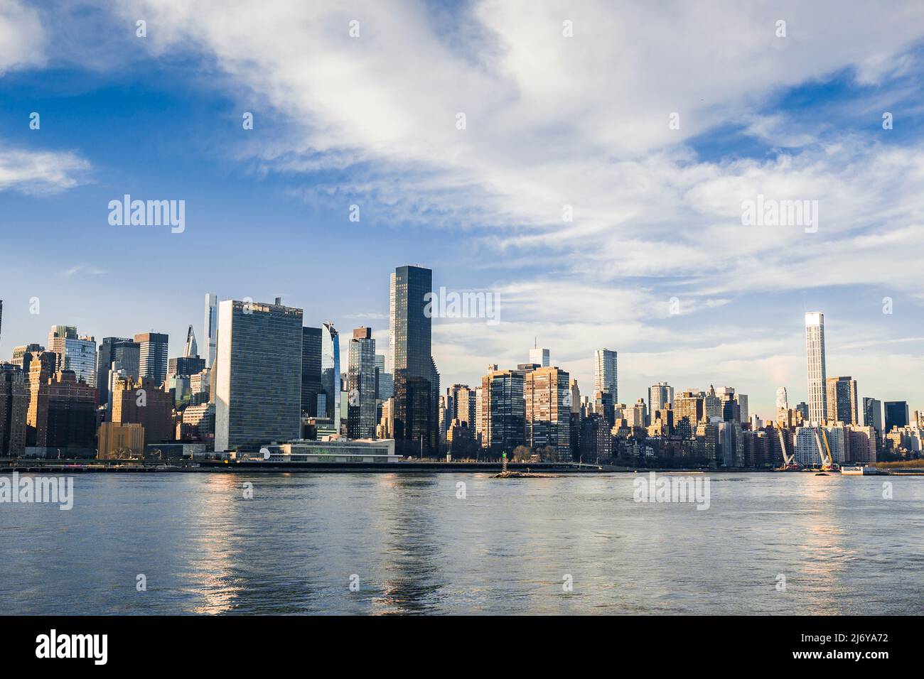 View from from Roosevelt Island to Midtown East buildings. Skyline of ...