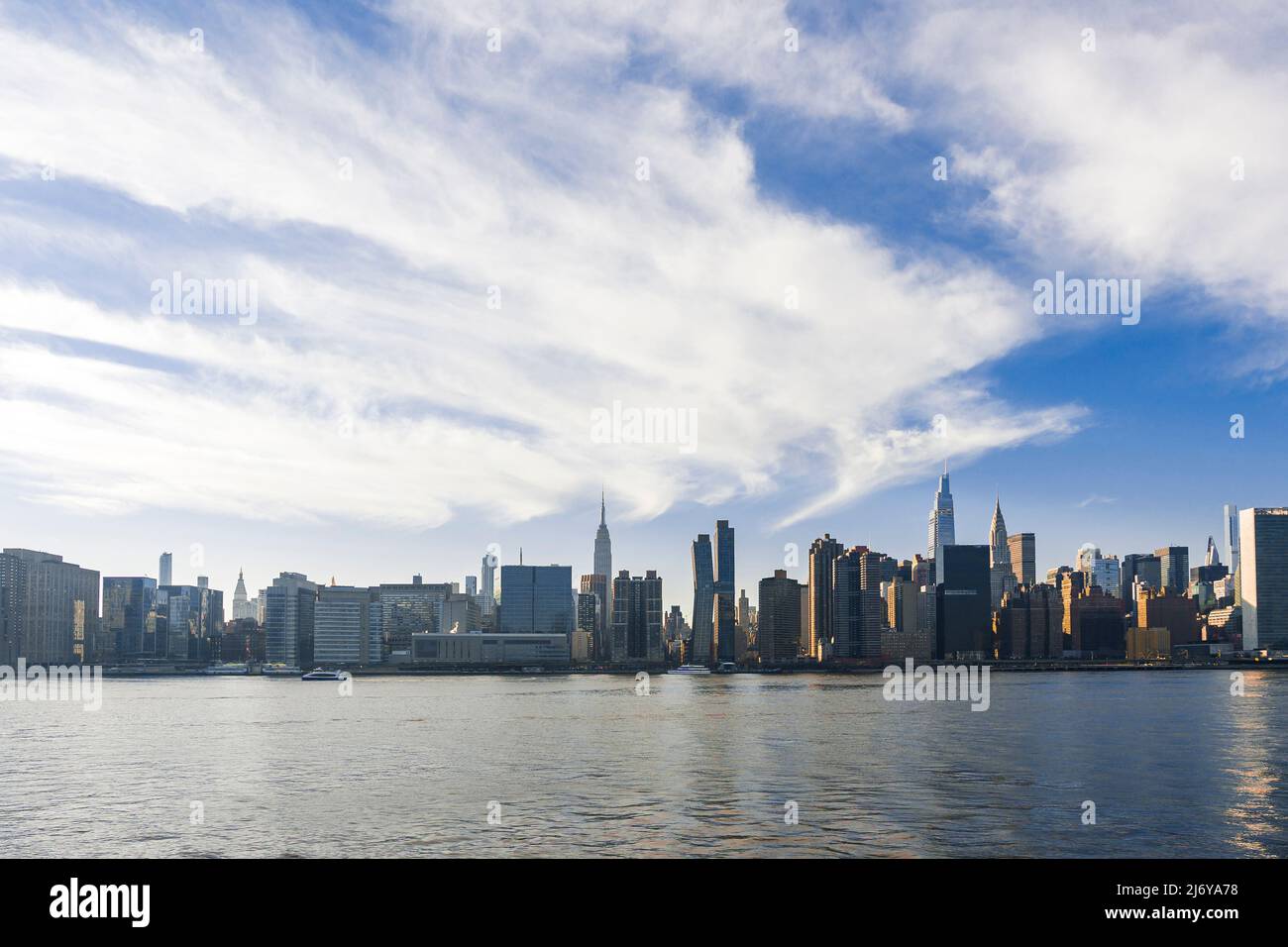 View from from Roosevelt Island to Midtown East buildings. Skyline of ...