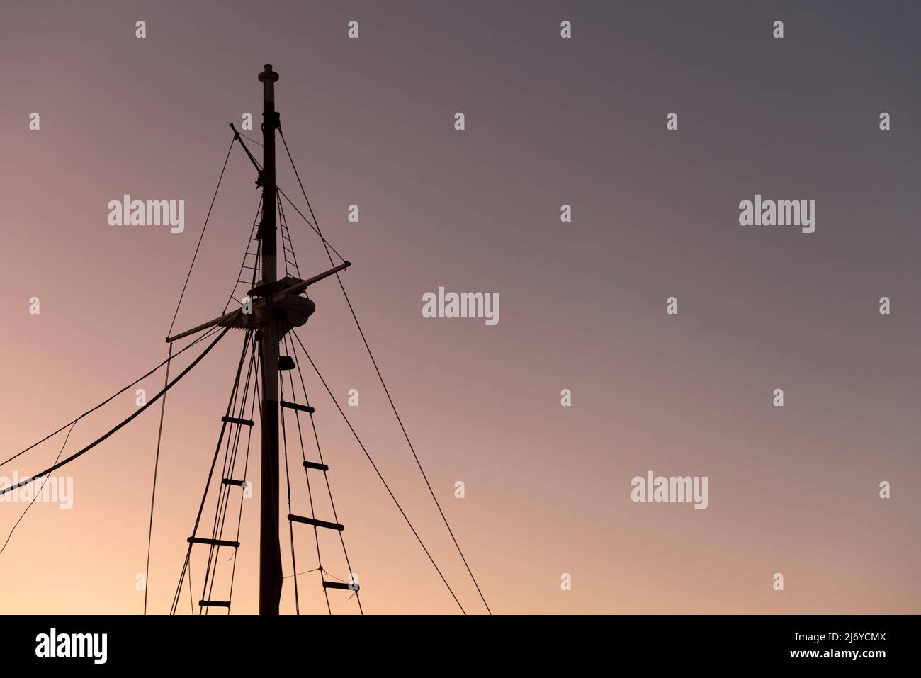 Mast of sailing boat Stock Photo - Alamy