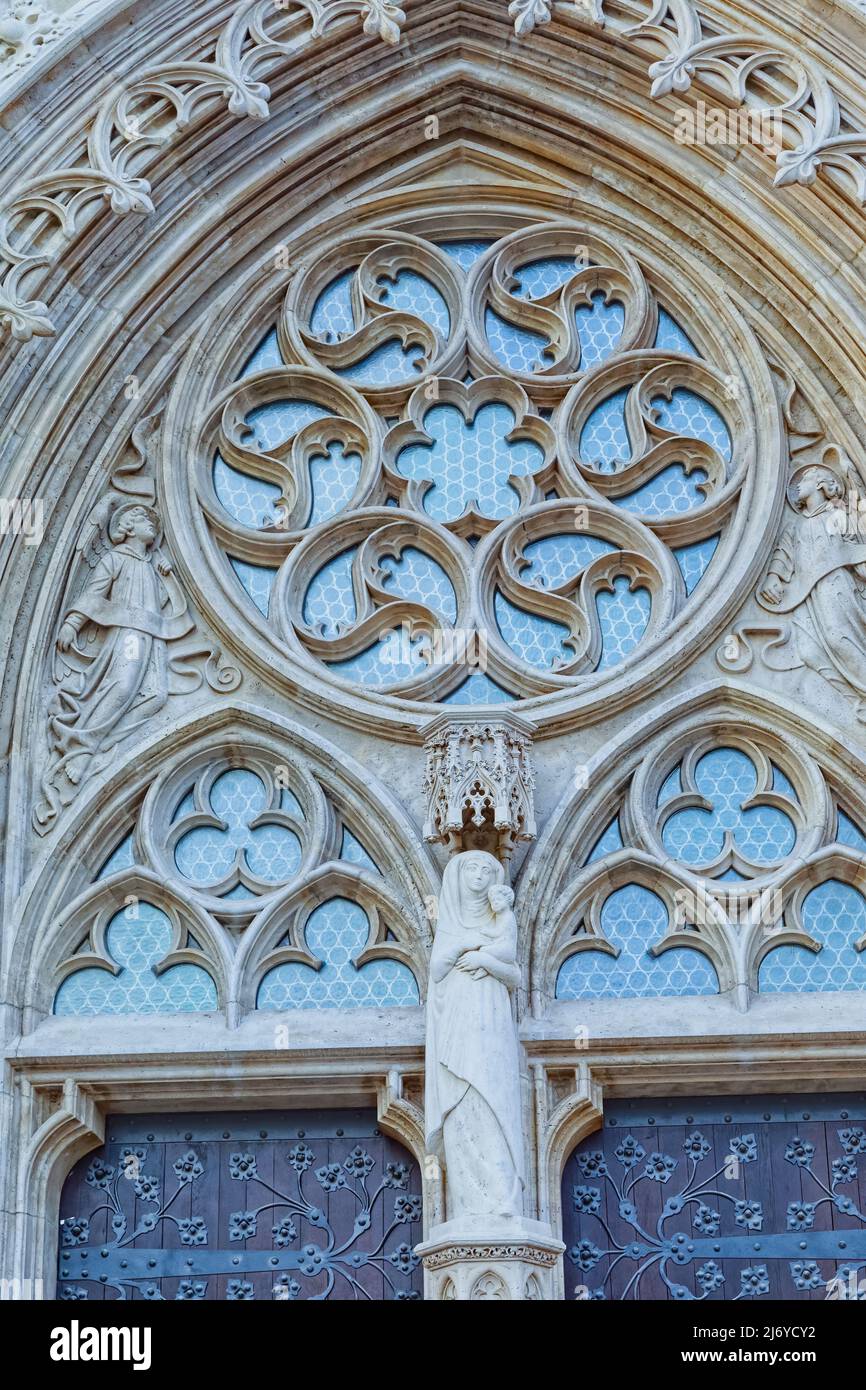 Gothic architectural details hi-res stock photography and images - Alamy