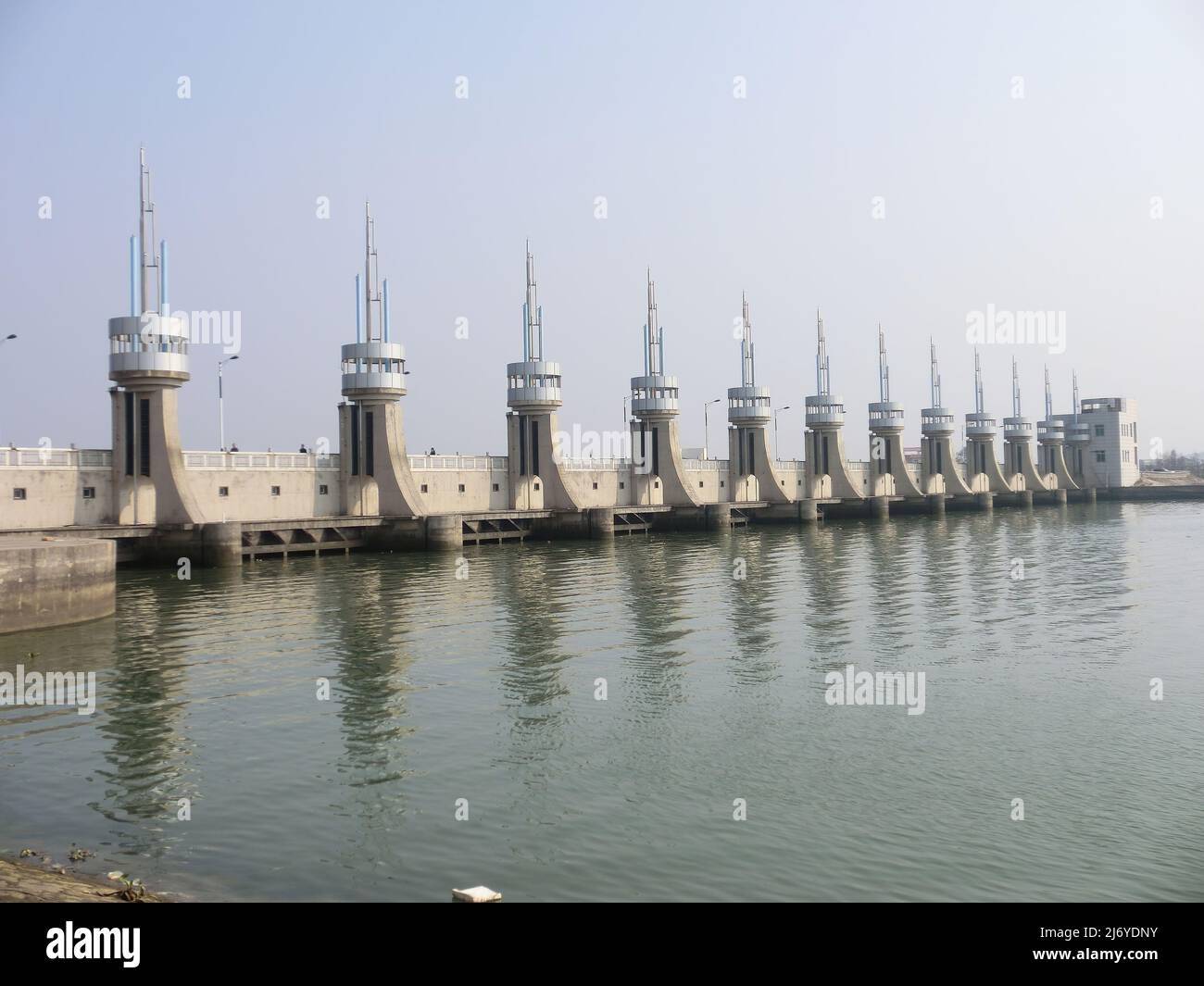 China dam building hi-res stock photography and images - Alamy