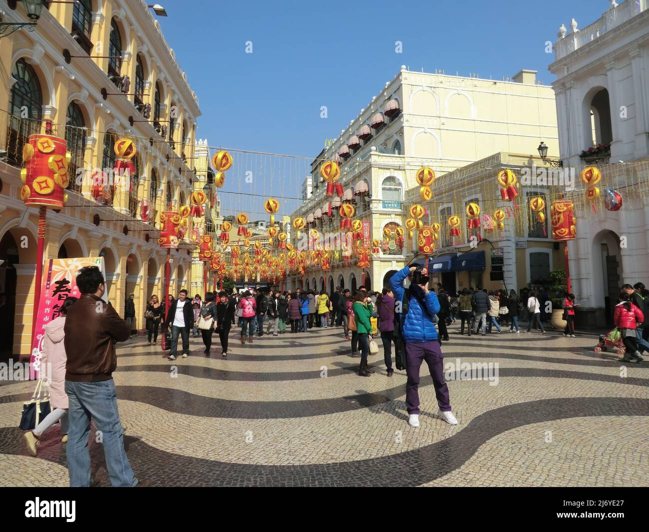 Square fountain macao hi-res stock photography and images - Alamy