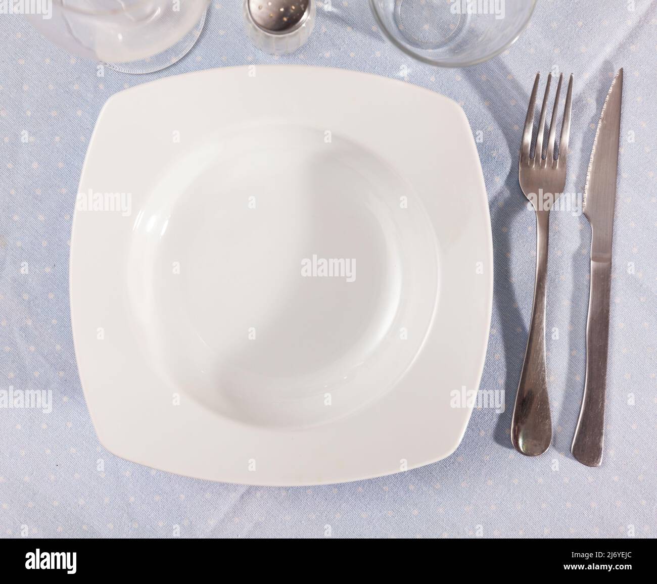 Empty plate serving pieces hi-res stock photography and images - Alamy