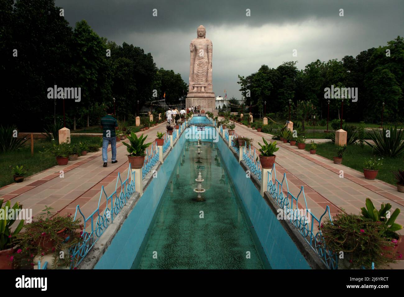 80 feet statue hi-res stock photography and images - Alamy