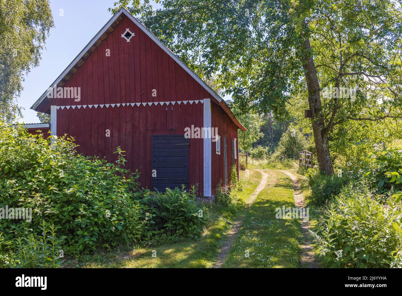 Dirt road by a barn in the countryside Stock Photo - Alamy
