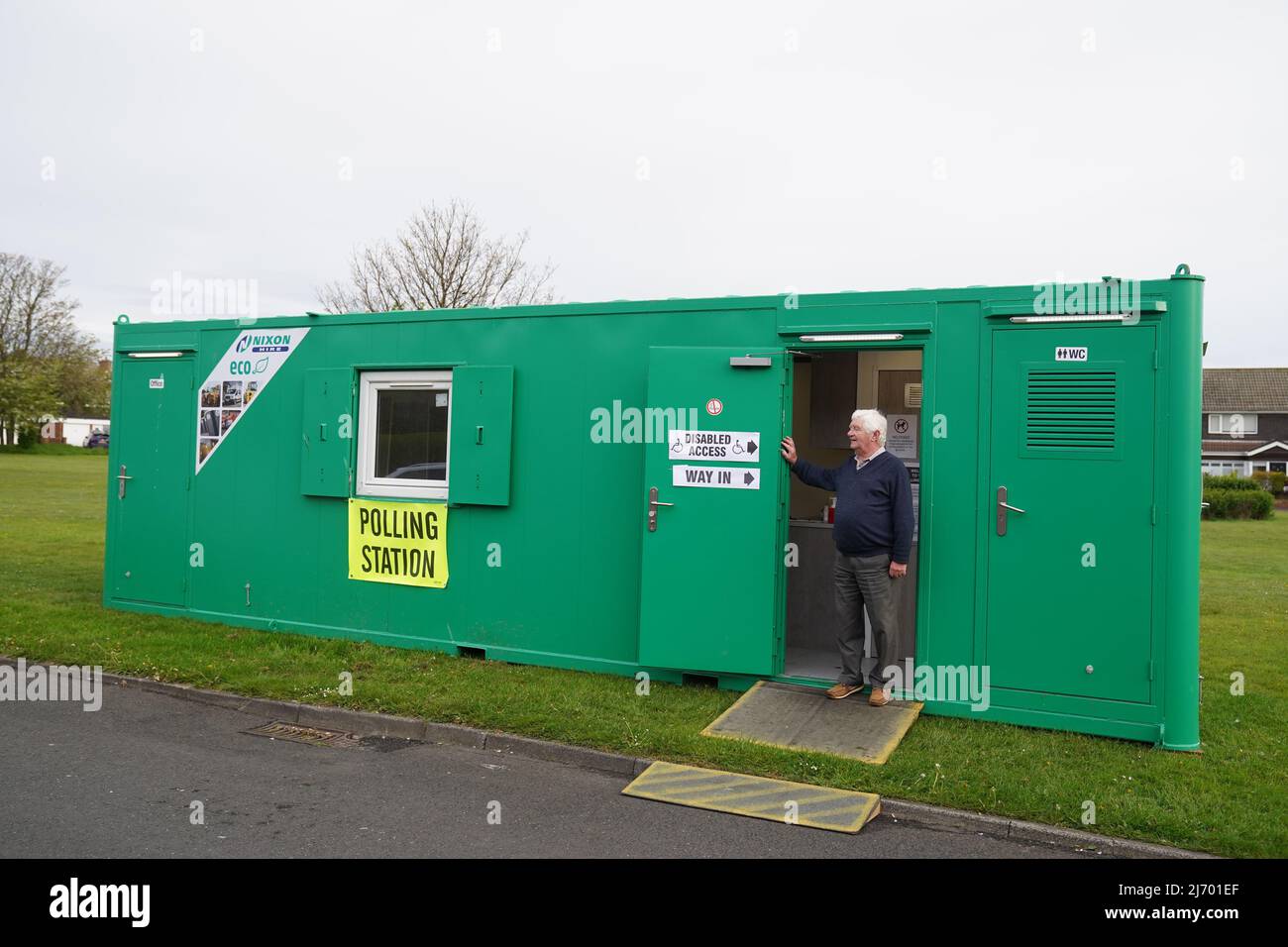 Temporary election worker hi-res stock photography and images - Alamy