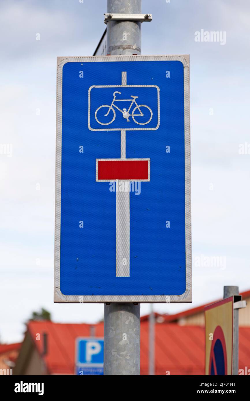 road sign dead end with continued cycle path Stock Photo - Alamy