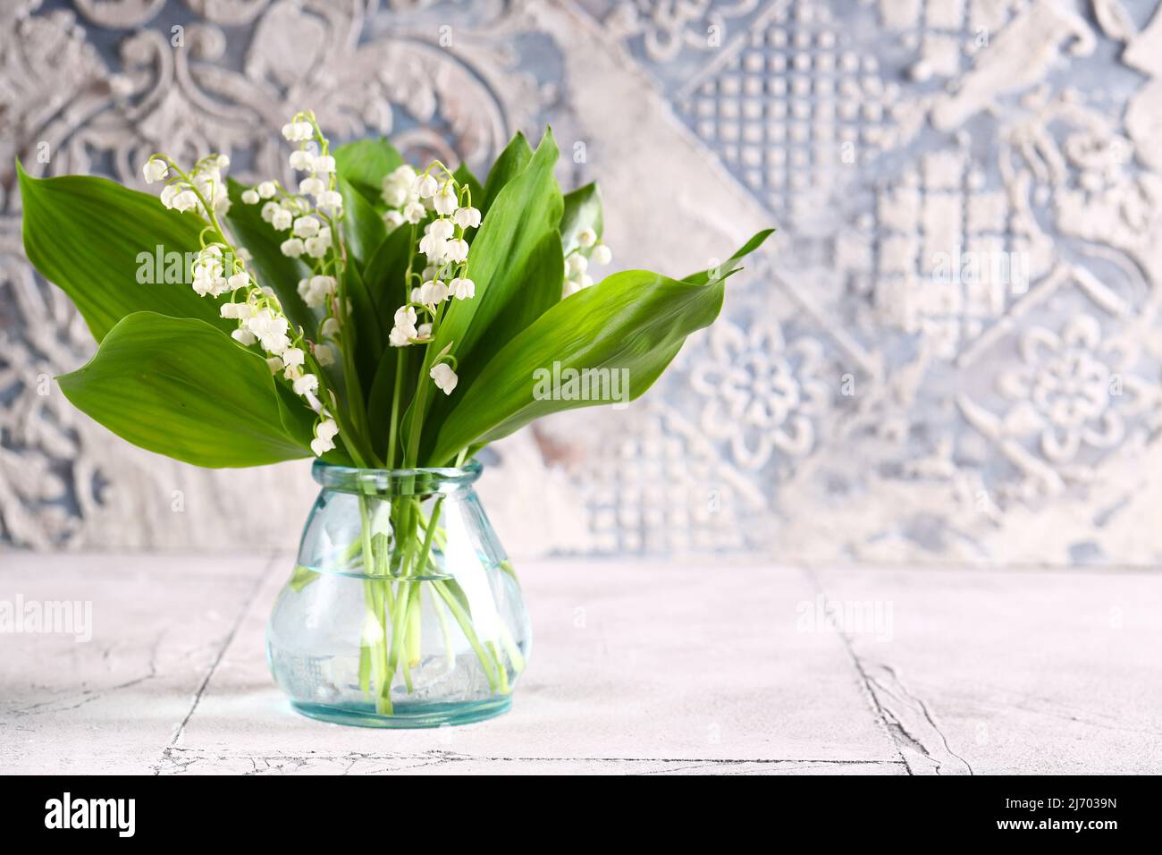beautiful spring flowers lilies of the valley Stock Photo - Alamy