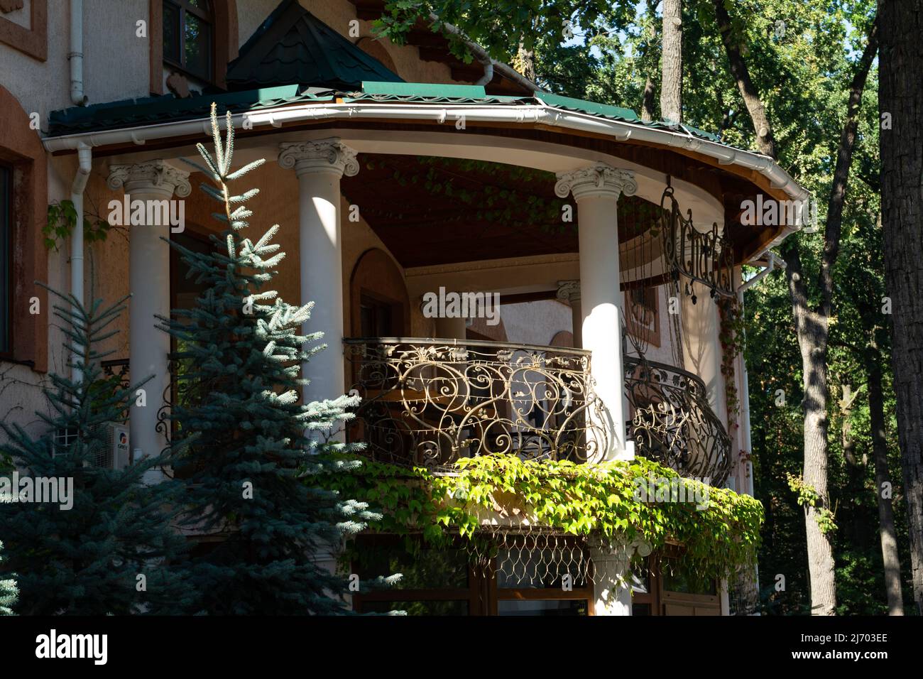 Country house summer hi-res stock photography and images - Alamy
