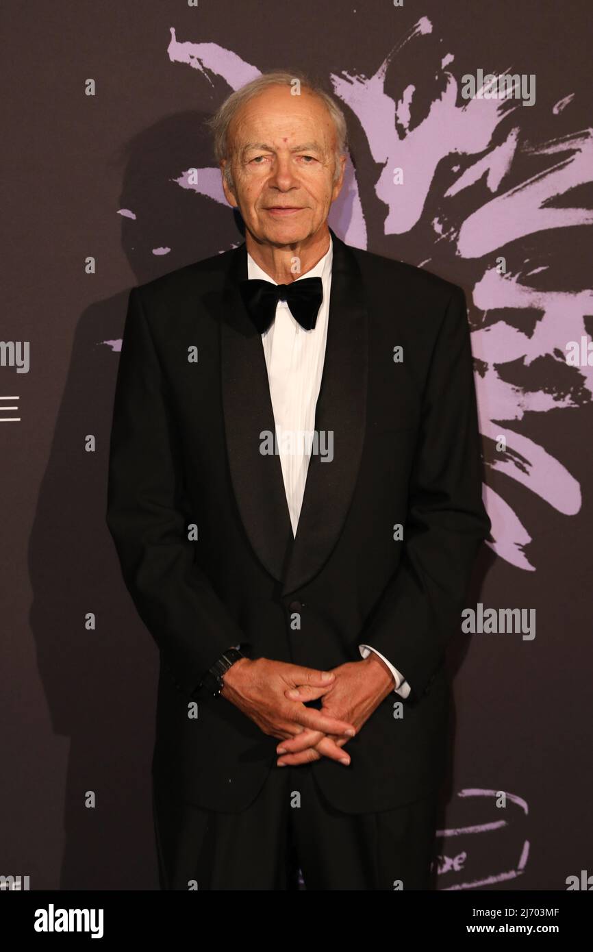 Peter Singer arrives at the Fifth Annual Berggruen Prize Gala held at ...