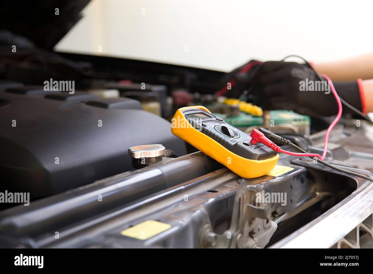 Technicians inspect the car's electrical system Stock Photo - Alamy