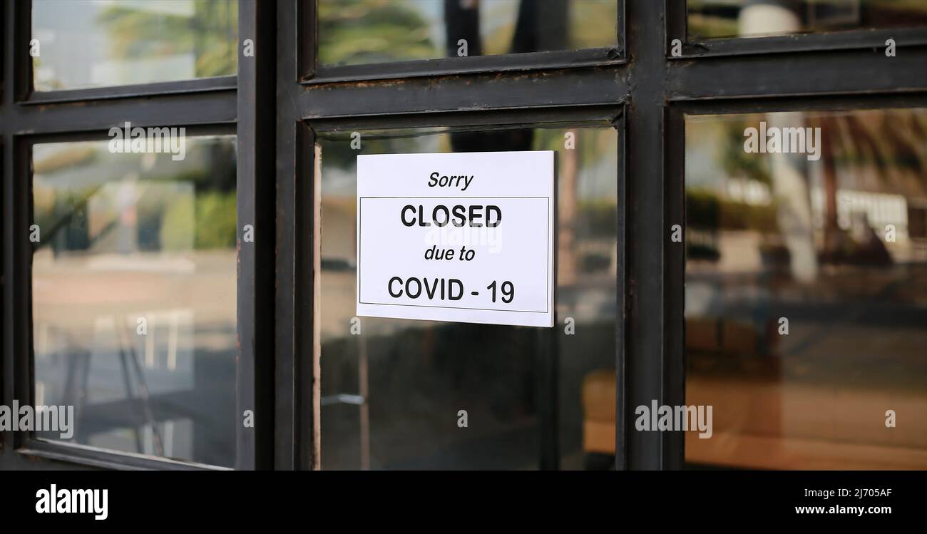 The sign in front of the office is temporarily closed Stock Photo - Alamy
