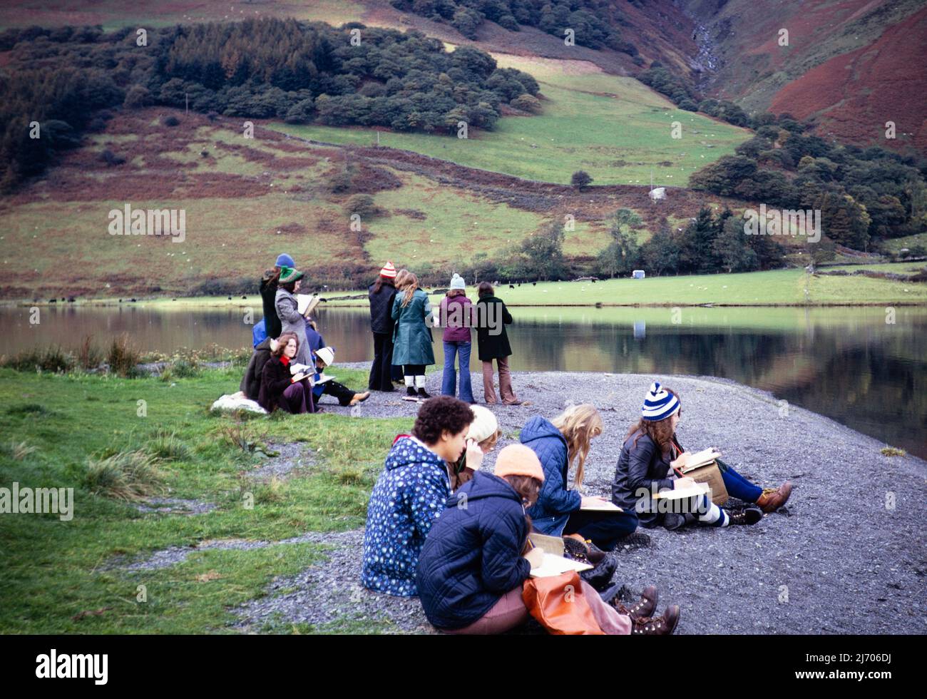 Students fieldwork river hi-res stock photography and images - Alamy