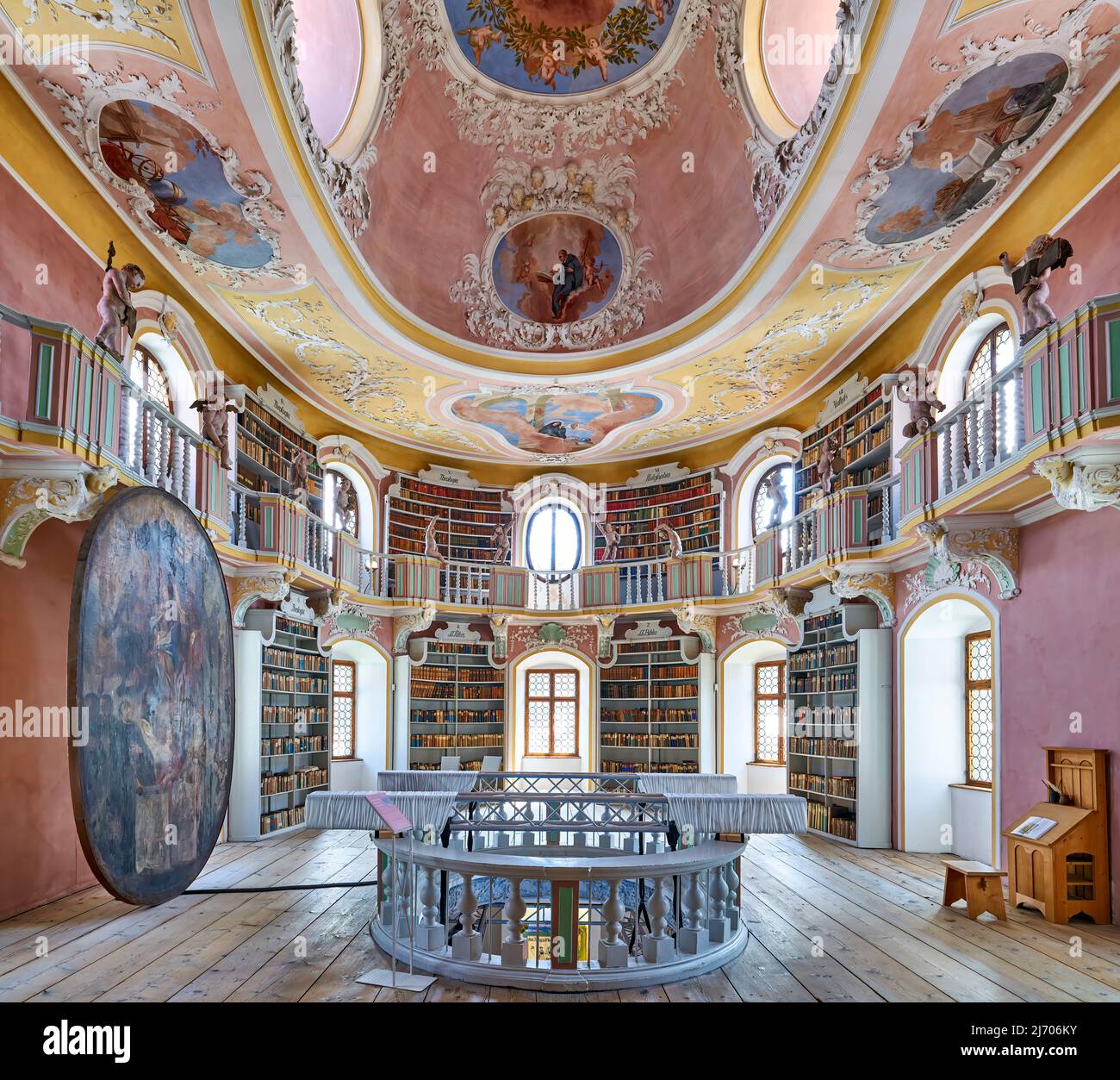 Old abbey library hi-res stock photography and images - Alamy