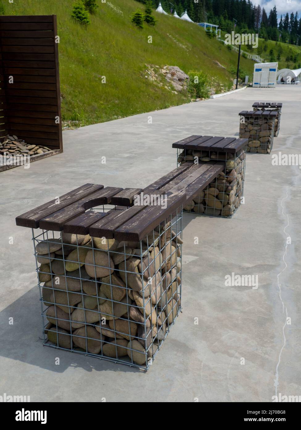Gabion bench hi-res stock photography and images - Alamy