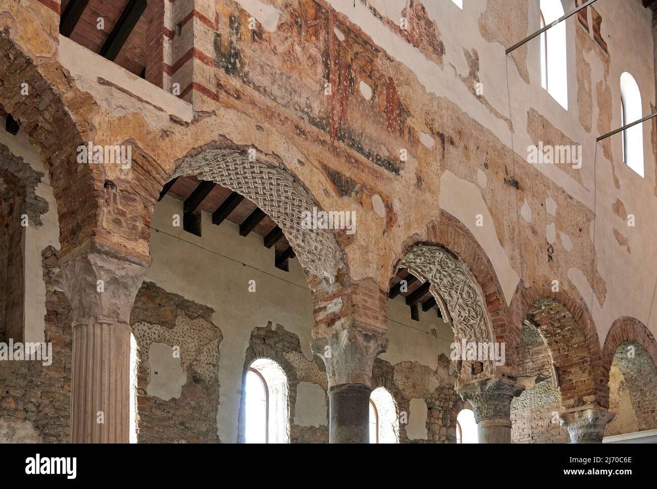 Colonne e capitelli hi-res stock photography and images - Alamy