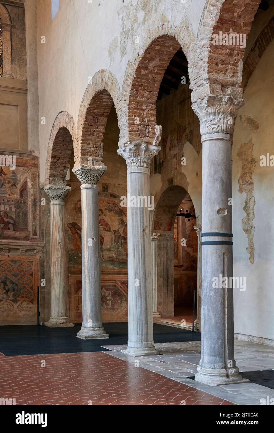 Colonne e capitelli hi-res stock photography and images - Alamy