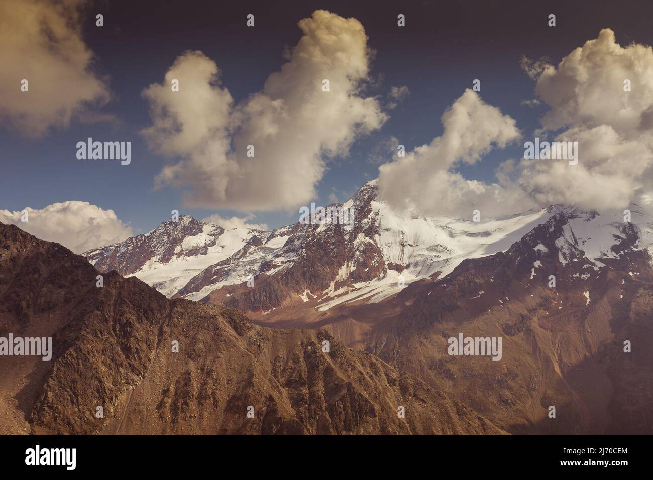 Croda bianca hi-res stock photography and images - Alamy