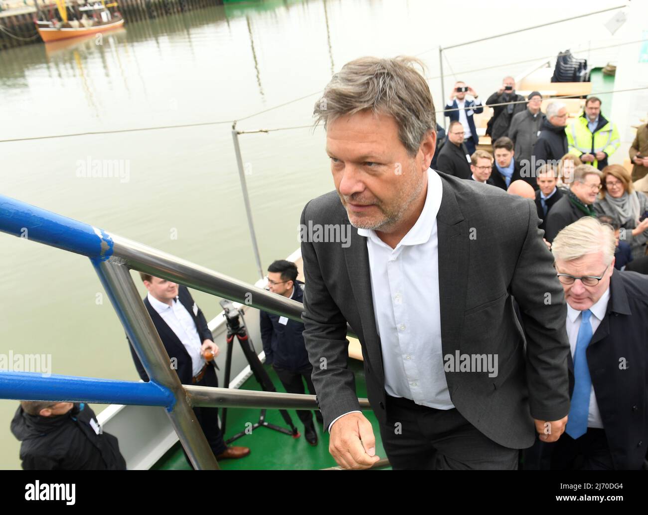 Floating lng terminal europe hi-res stock photography and images - Alamy