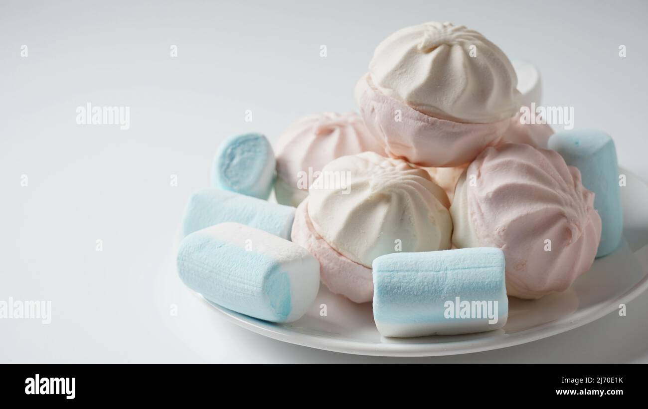 Sweet marshmallows. Delicious zephyr with vanilla Stock Photo - Alamy
